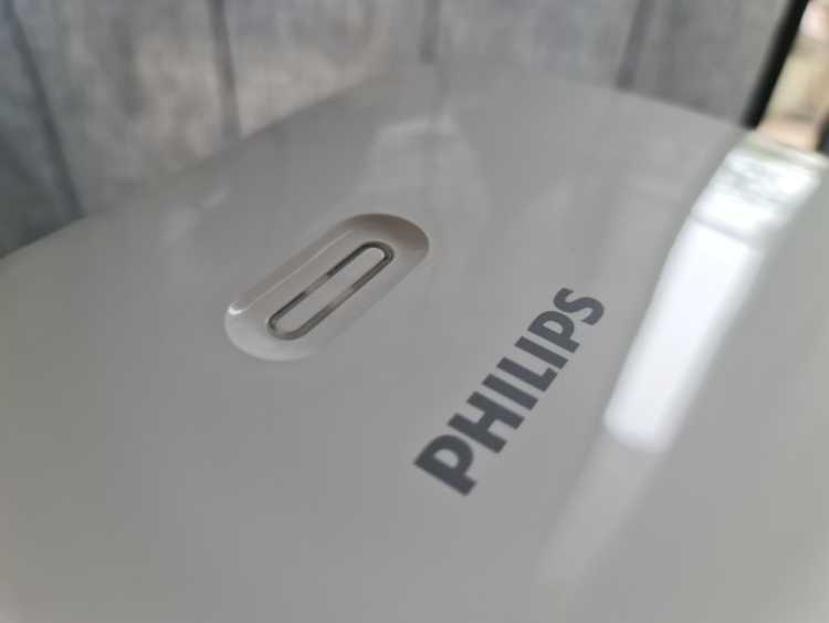 Philips UV-C box review - Medium-sized UV-C box for COVID19 ...