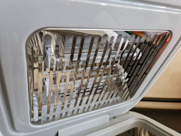 Philips UV-C box review - Medium-sized UV-C box for COVID19 ...